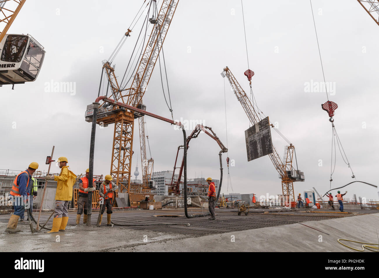 Berlin, Germany. 30th Aug, 2018. 30.08.2018, Berlin: Construction ...