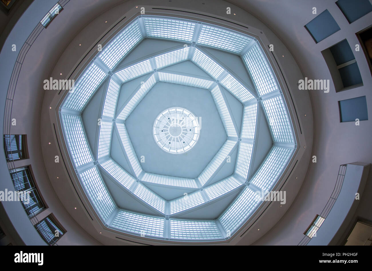 Columned rotunda hi-res stock photography and images - Alamy