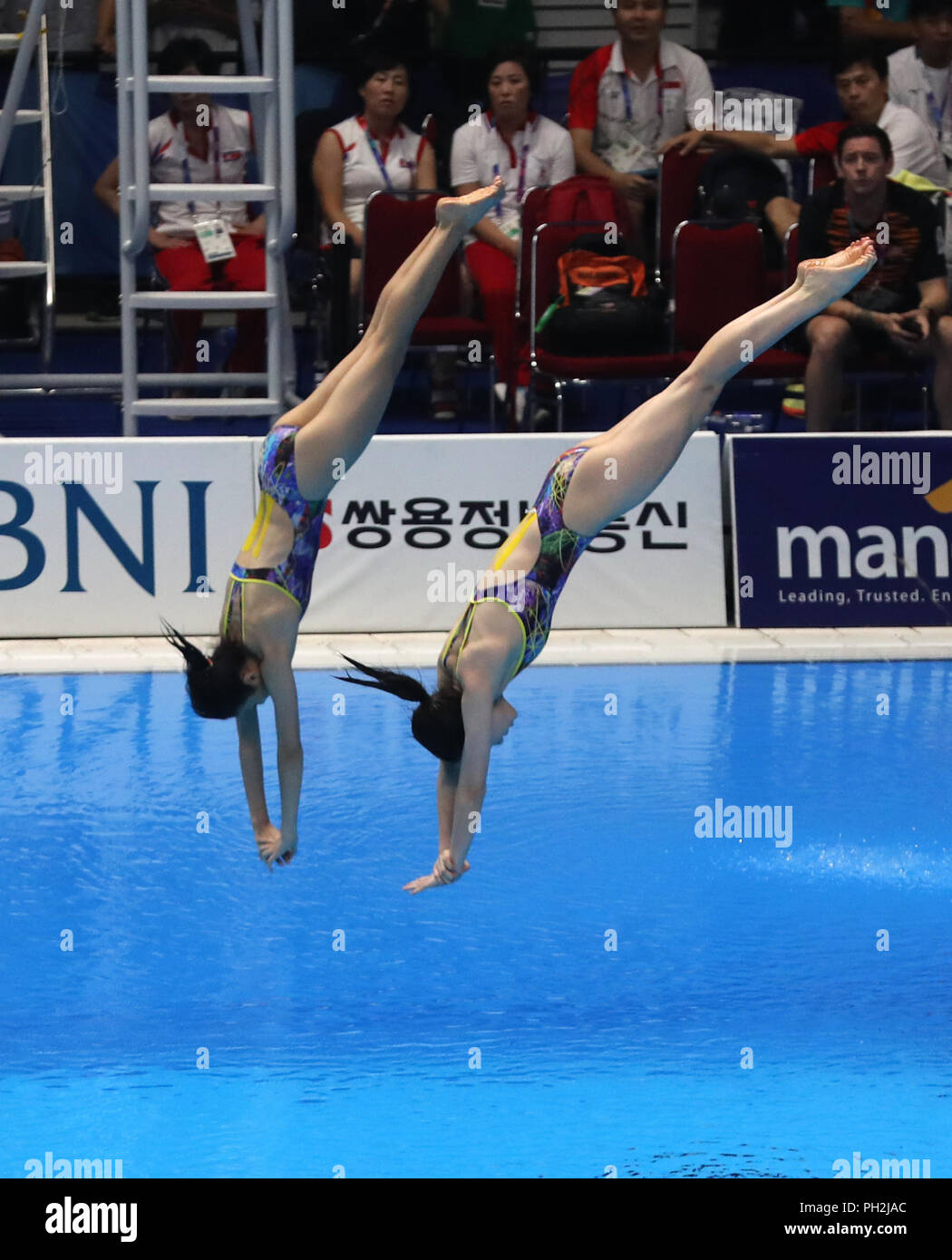 Diving women korea hi-res stock photography and images - Alamy
