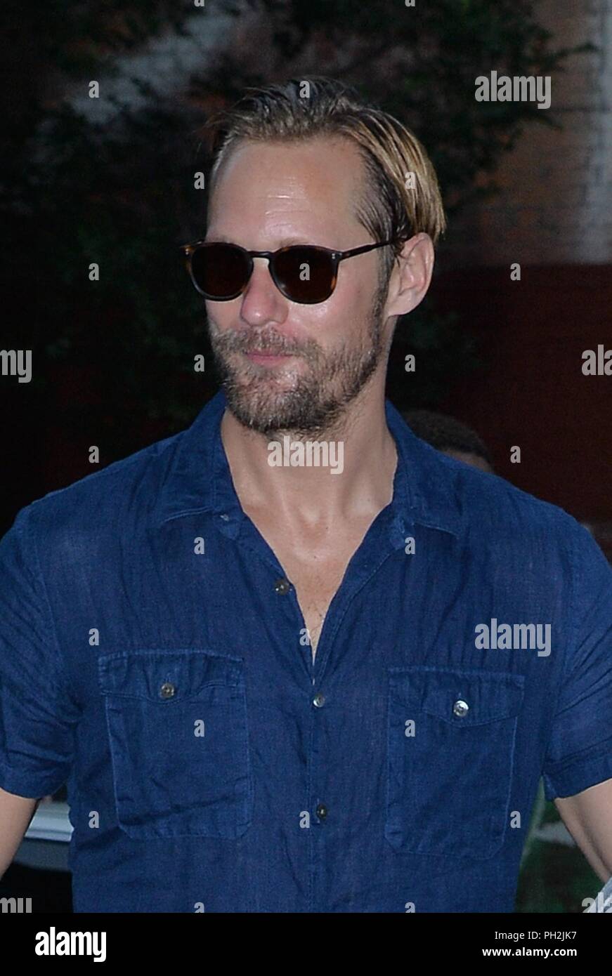 An actor prepares premiere hi-res stock photography and images - Alamy