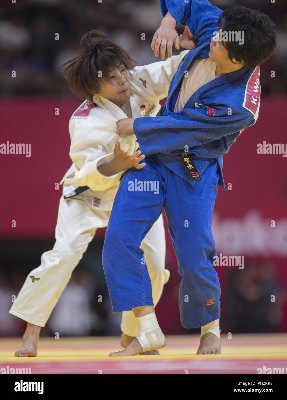 Jakarta. 30th Aug, 2018. Nabekura Nami (L) of Japan competes with ...
