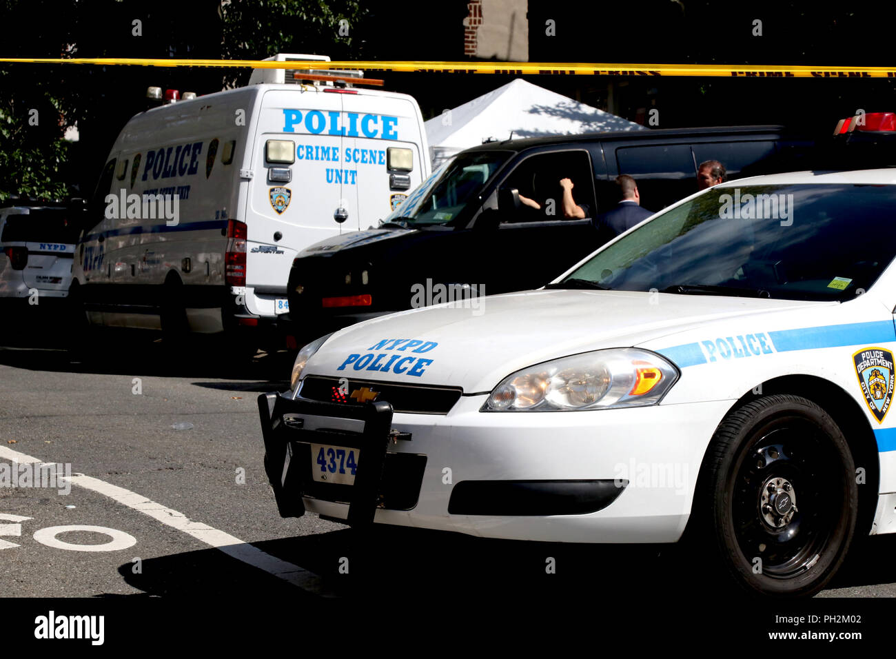 Nypd detectives hi-res stock photography and images - Alamy