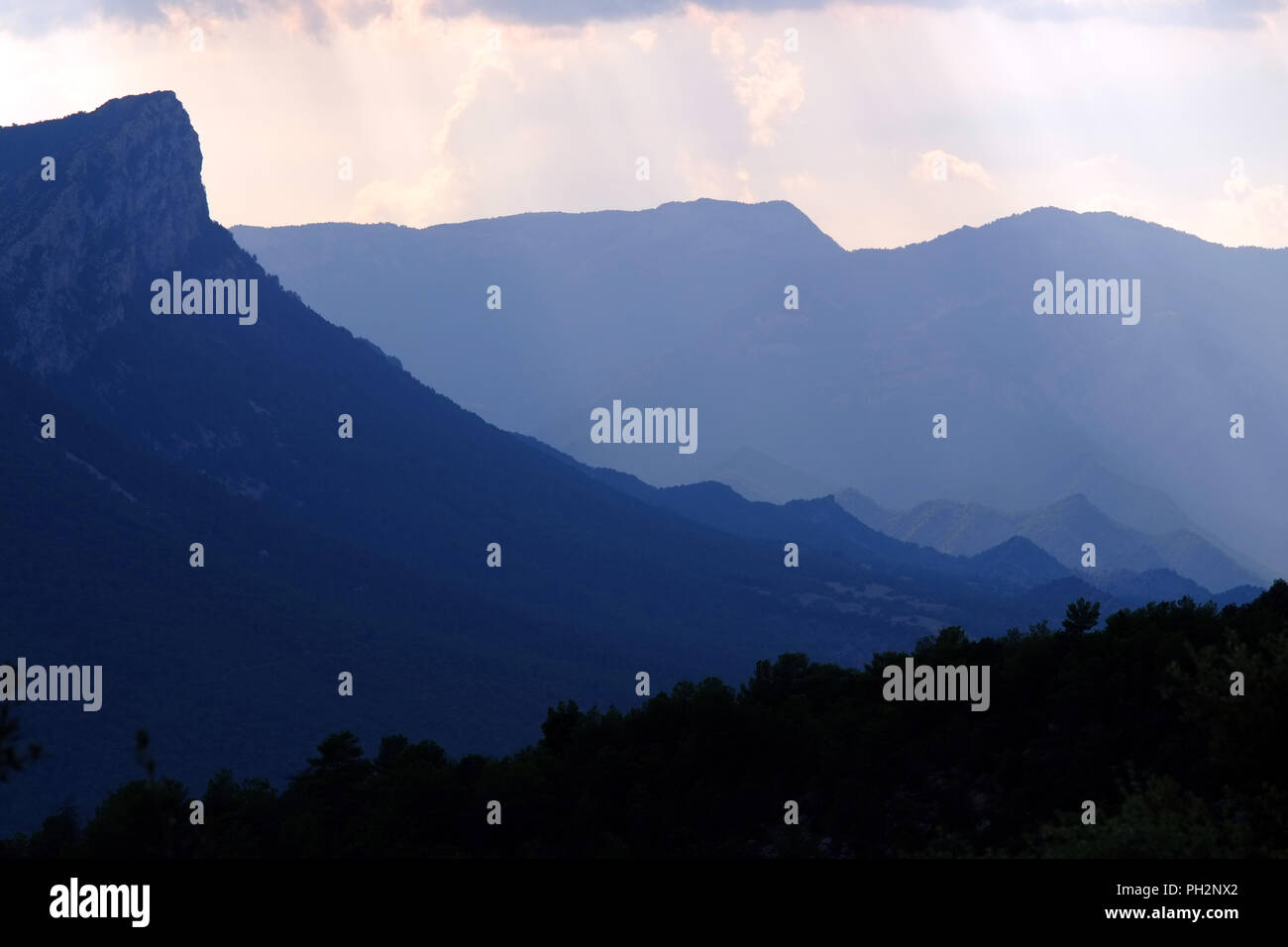 Hazy mountain hi-res stock photography and images - Alamy