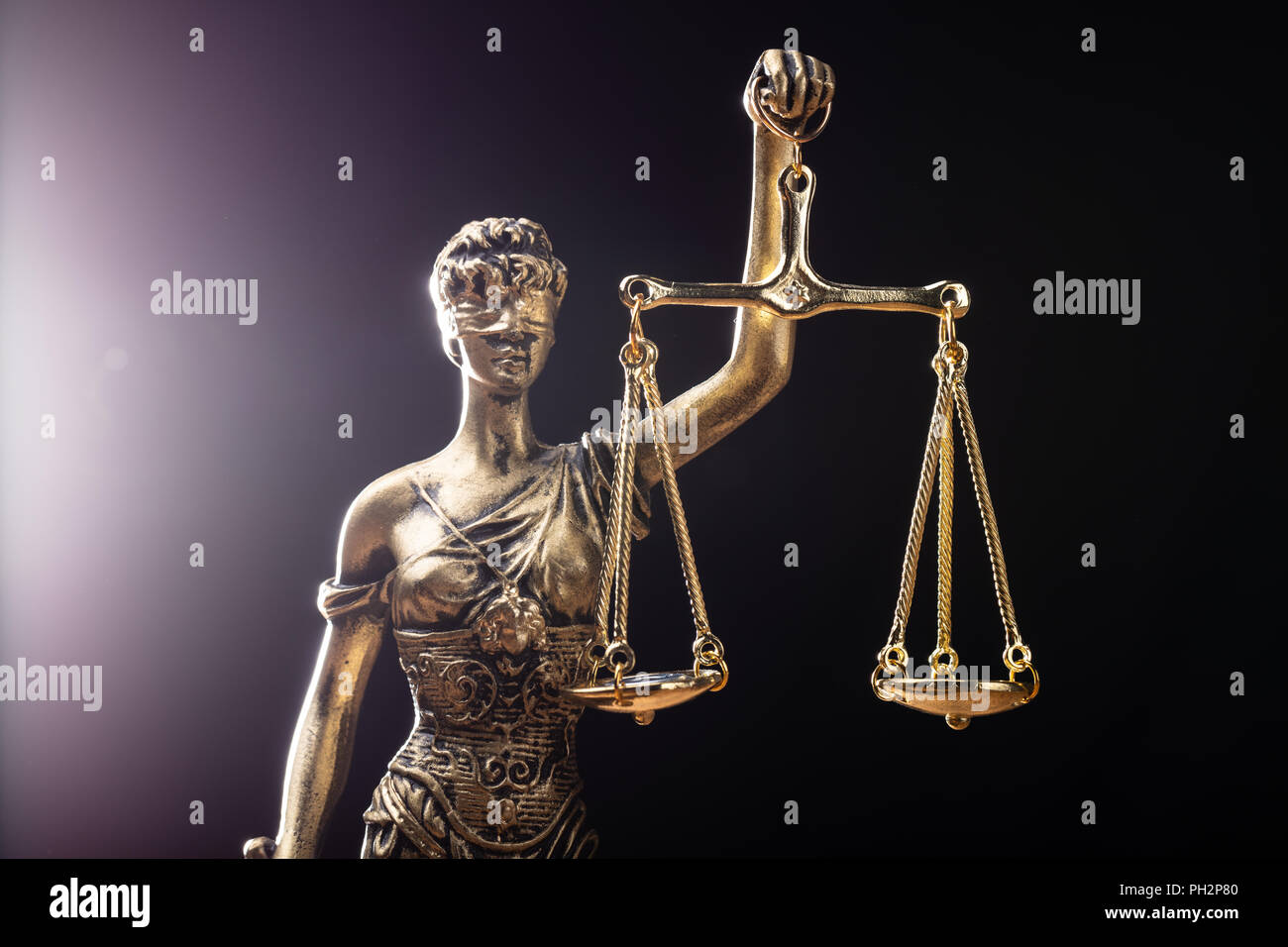 Gold bronze lady justice statue hi-res stock photography and images - Alamy