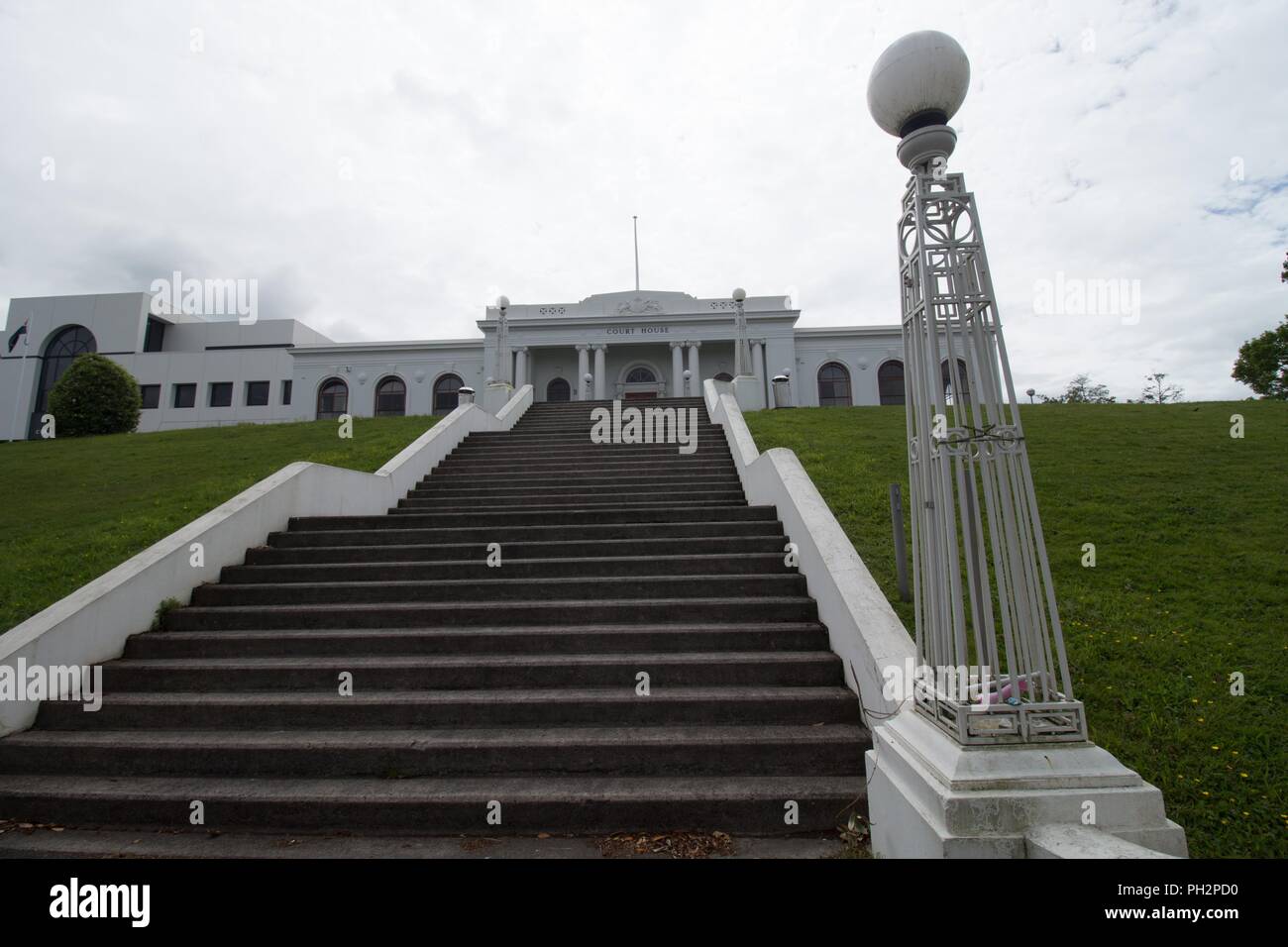 Courthouse steps hi-res stock photography and images - Alamy