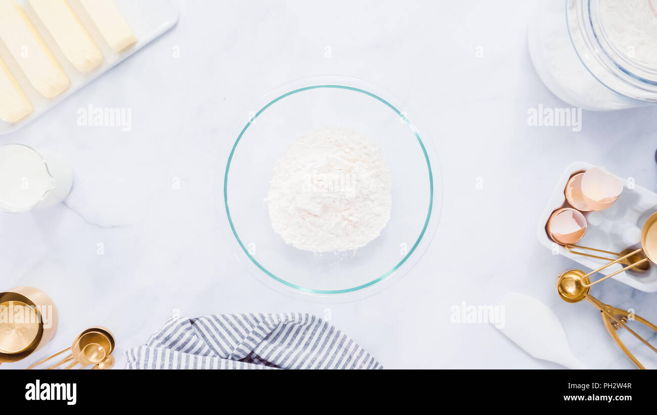 Step by step. Mixing ingredients for vanilla cupcakes Stock Photo - Alamy