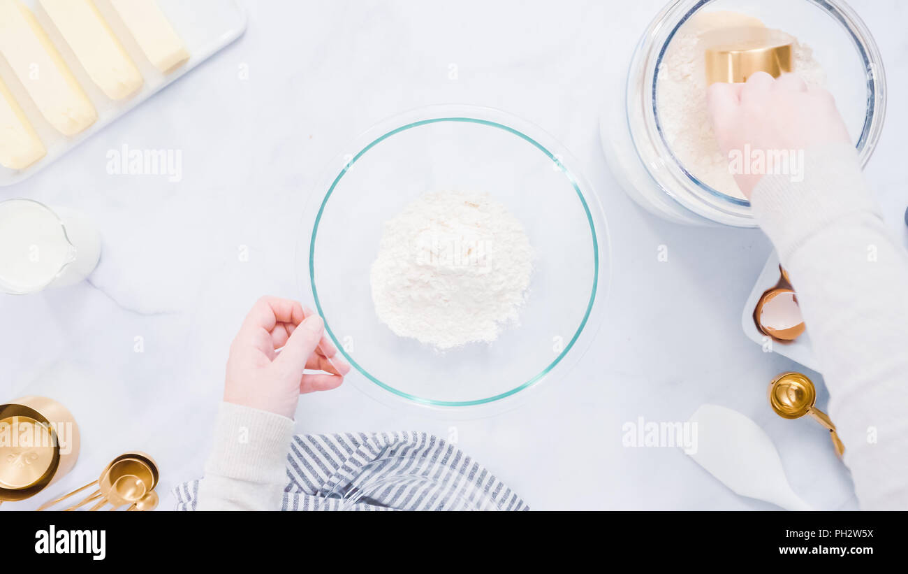 Step by step. Mixing ingredients for vanilla cupcakes Stock Photo - Alamy