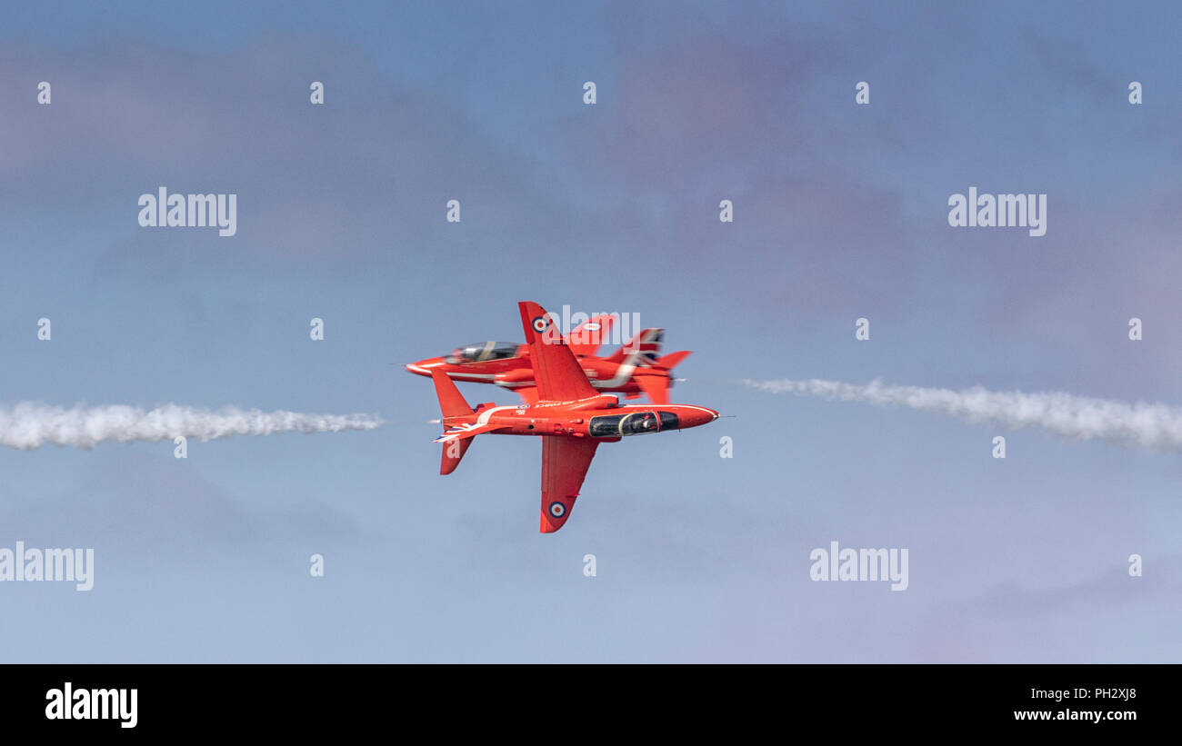 Red arrows diamond nine formation hi-res stock photography and images ...