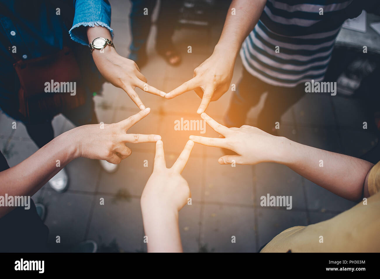 Teamwork hands hi-res stock photography and images - Alamy