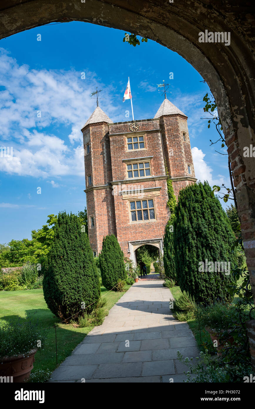 Sissinghurst Castle and Gardens Stock Photo - Alamy