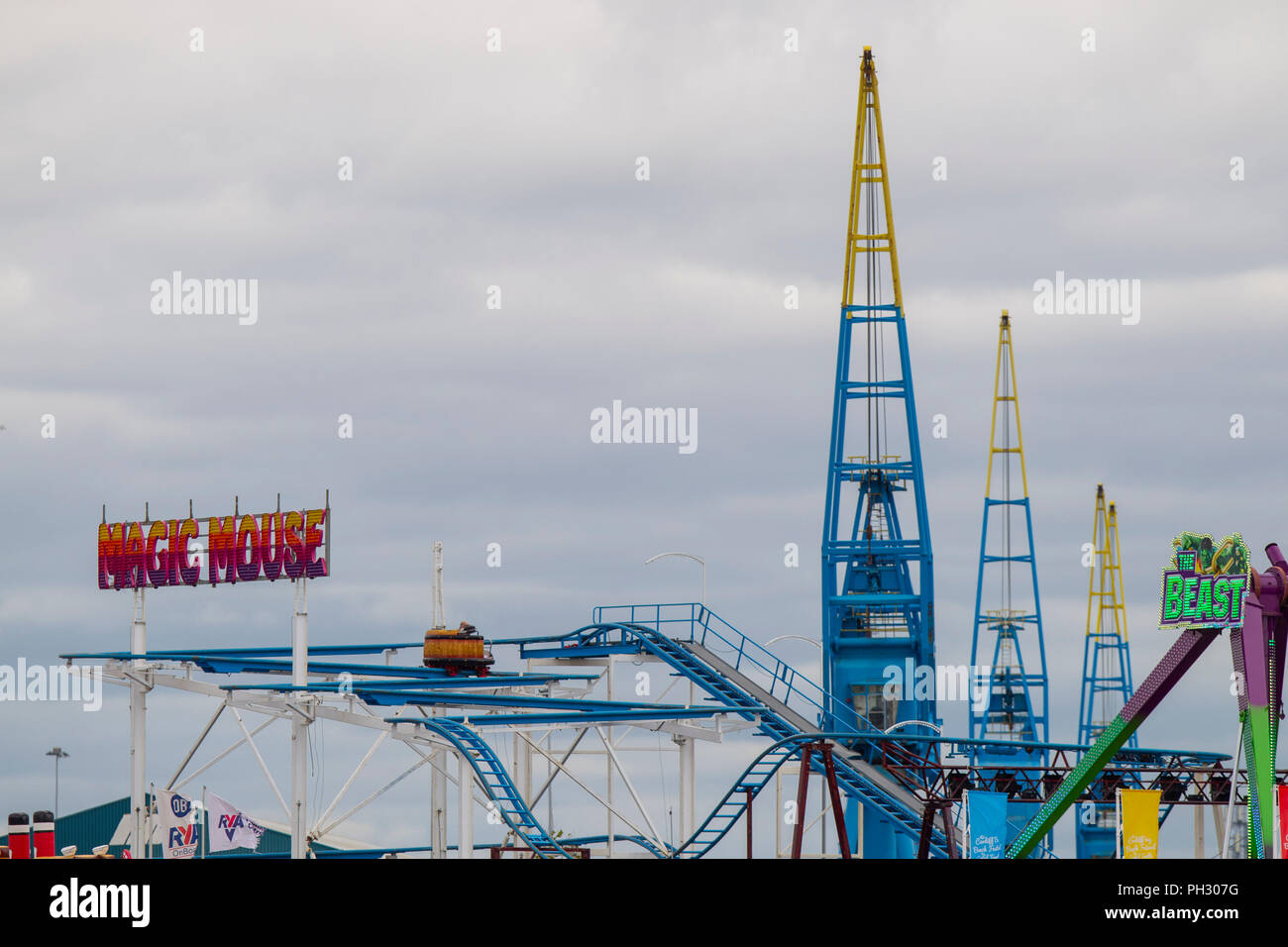 A Magic Mouse fairground ride in Cardiff Bay Barrage Stock Photo - Alamy