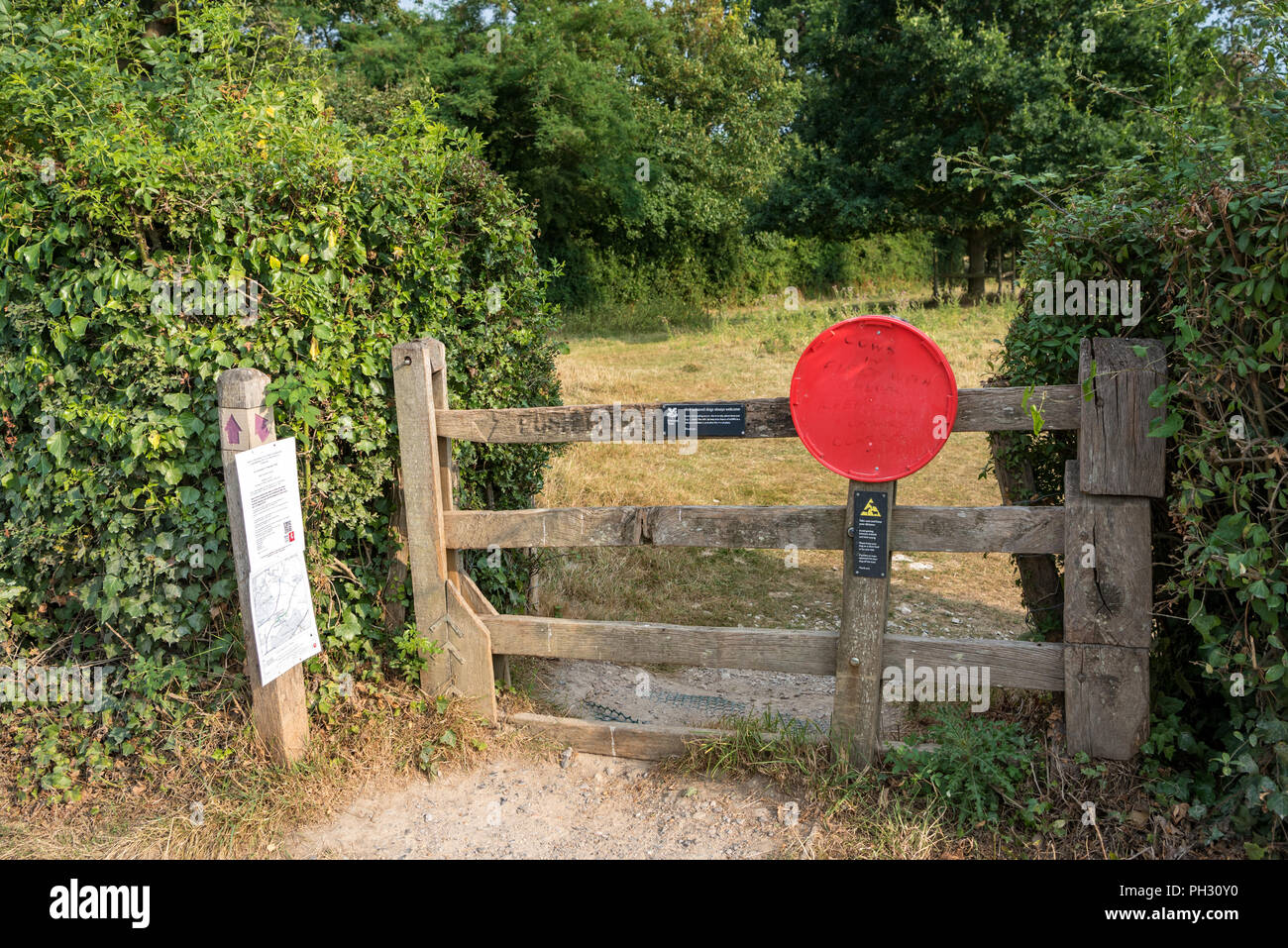 Clapper stile hi-res stock photography and images - Alamy