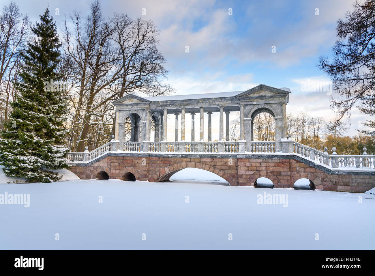 Marble Bridge in Catherine park at Tsarskoe Selo in winter. Pushkin ...