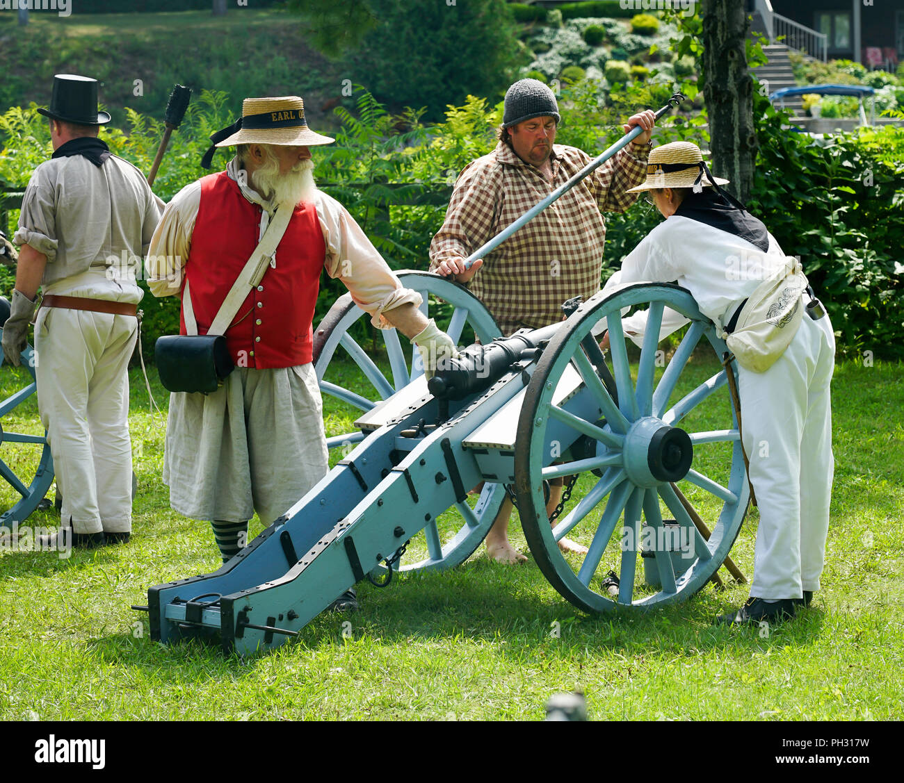 Gun demonstration,British Military, Royal Navy, American Military ...