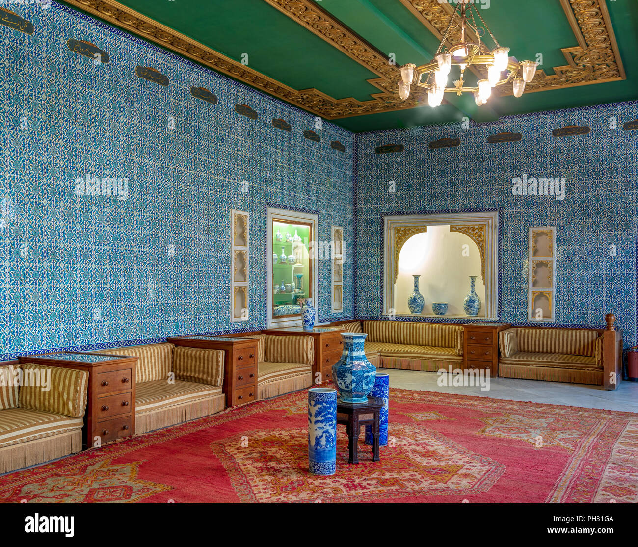 Antique ceiling tiles hi-res stock photography and images - Alamy