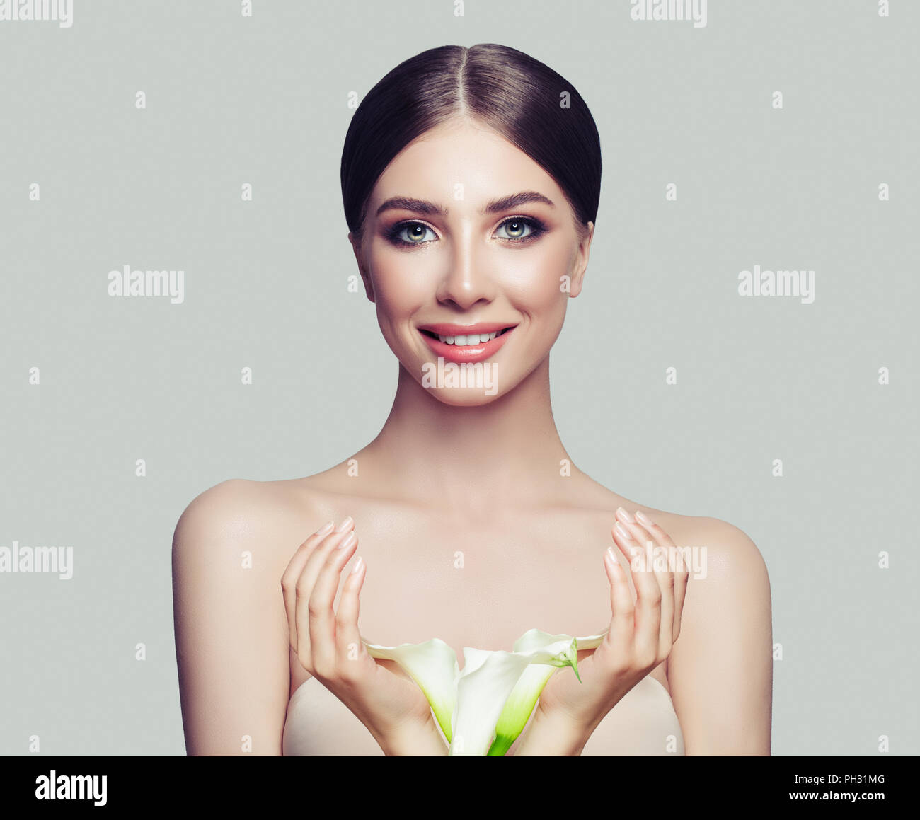 Smiling Woman Spa Model with Healthy Skin and Straight Hair. Facial ...