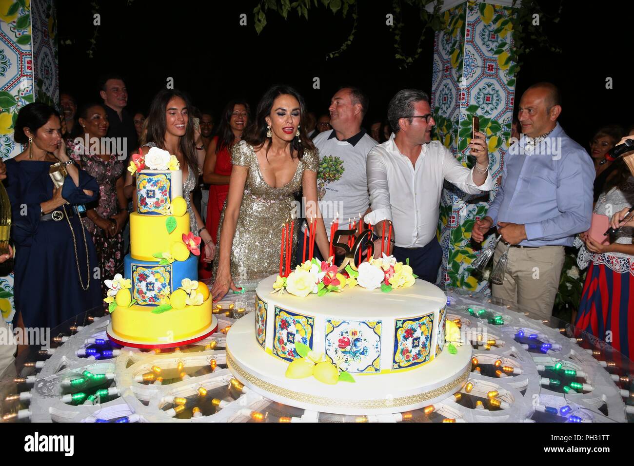 Giulio violati and maria grazia cucinotta hi-res stock photography and ...