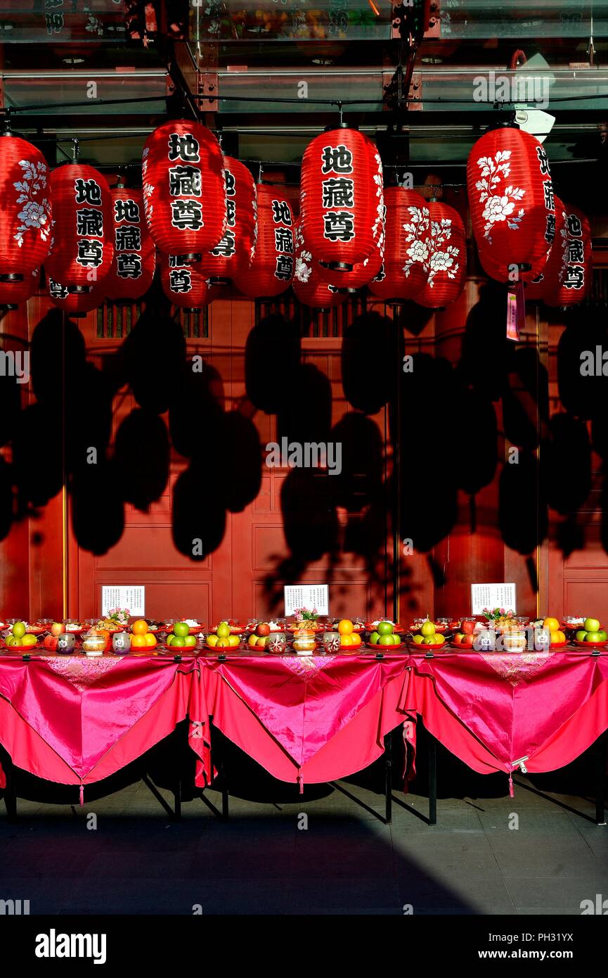 Chinese tables hi-res stock photography and images - Alamy