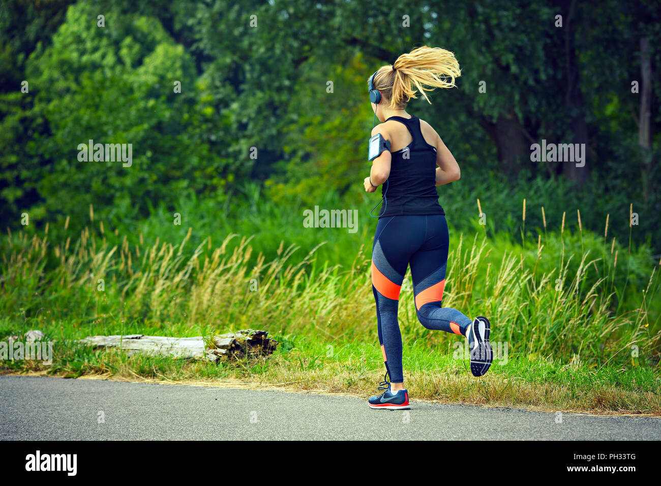 Strong women in sport hi-res stock photography and images - Alamy