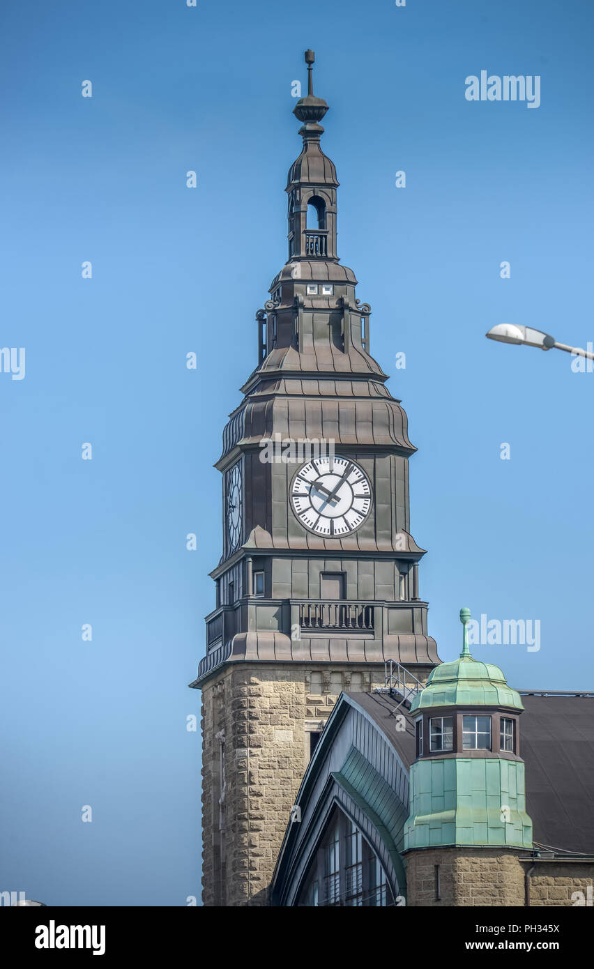 Deutsche bahn railway station clock hi-res stock photography and images ...