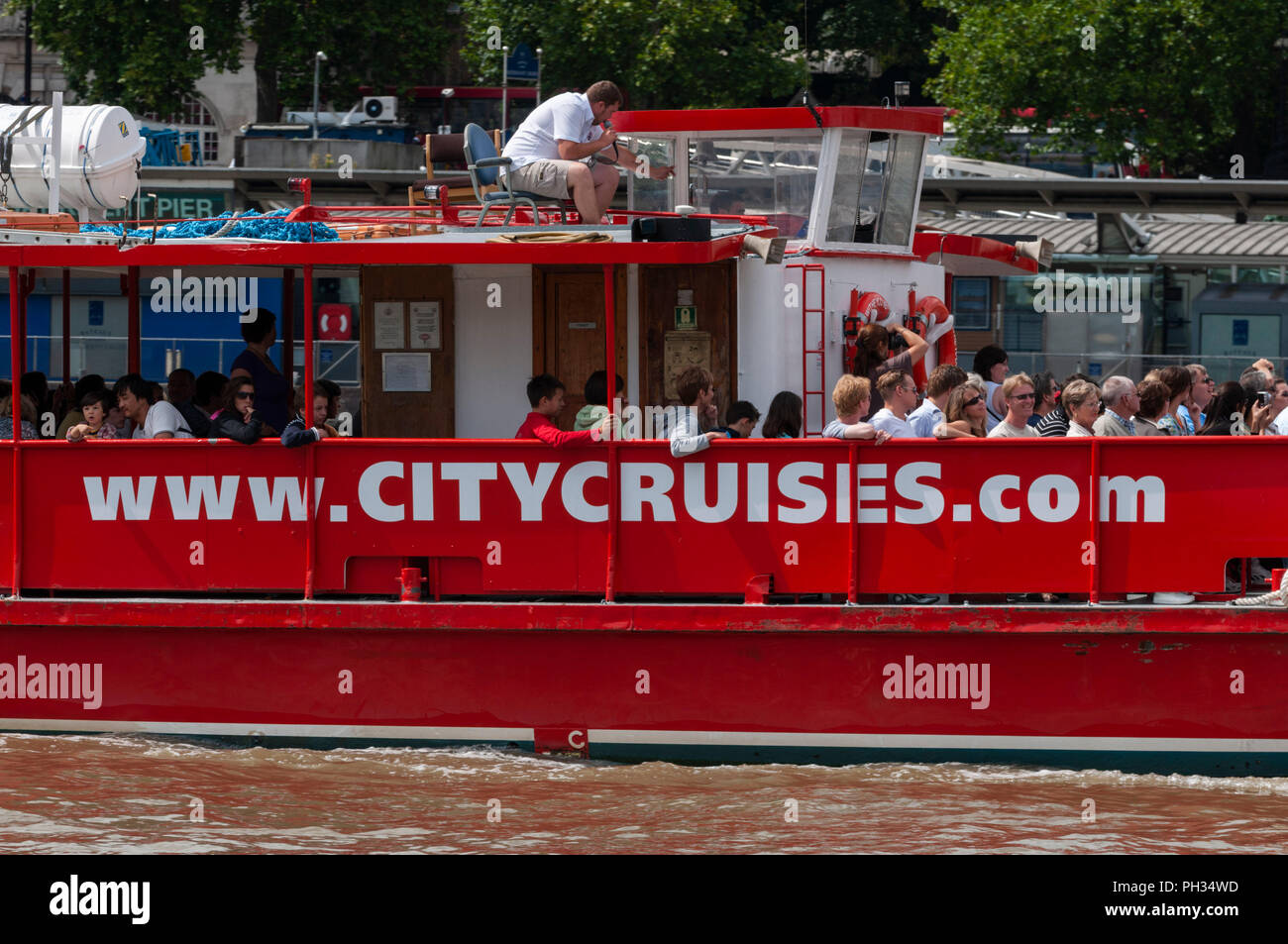 Red city cruises boat hi-res stock photography and images - Alamy