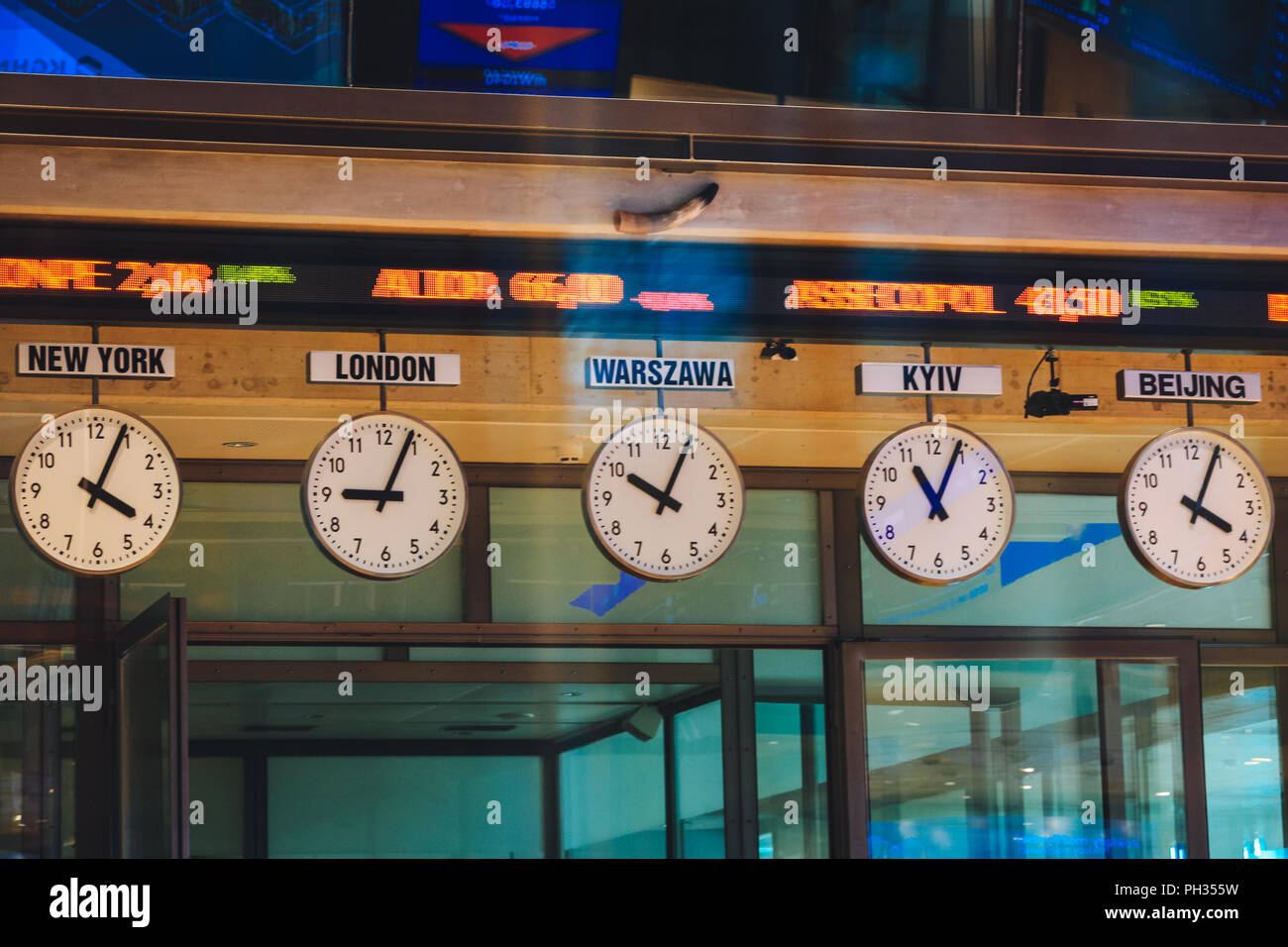 Gielda papierow wartosciowych hi-res stock photography and images - Alamy