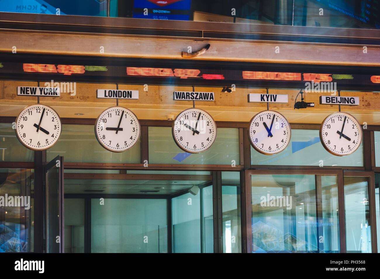 Clocks of various time zones hi-res stock photography and images - Alamy