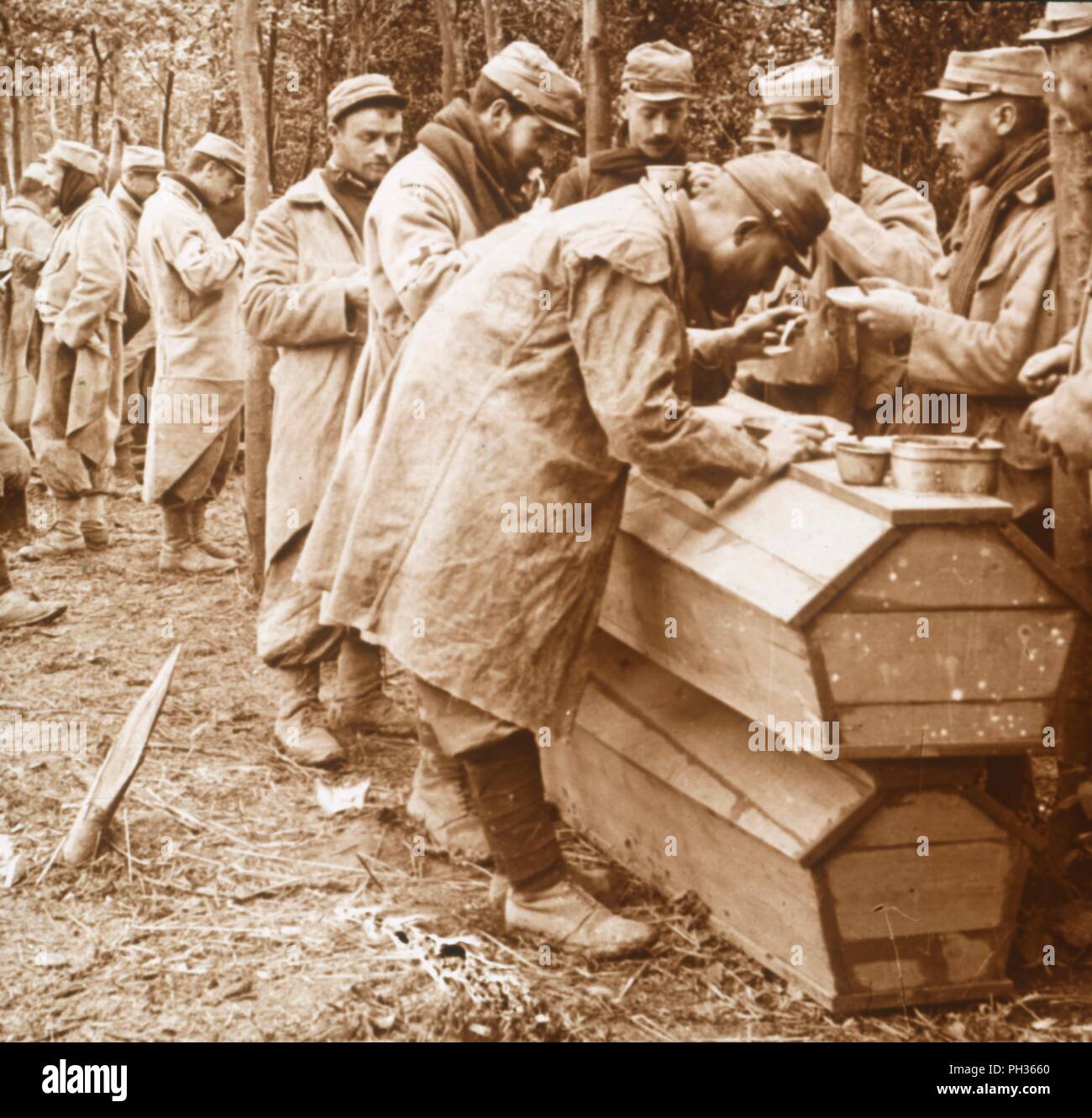 Soldiers meal eating ww1 hi-res stock photography and images - Alamy