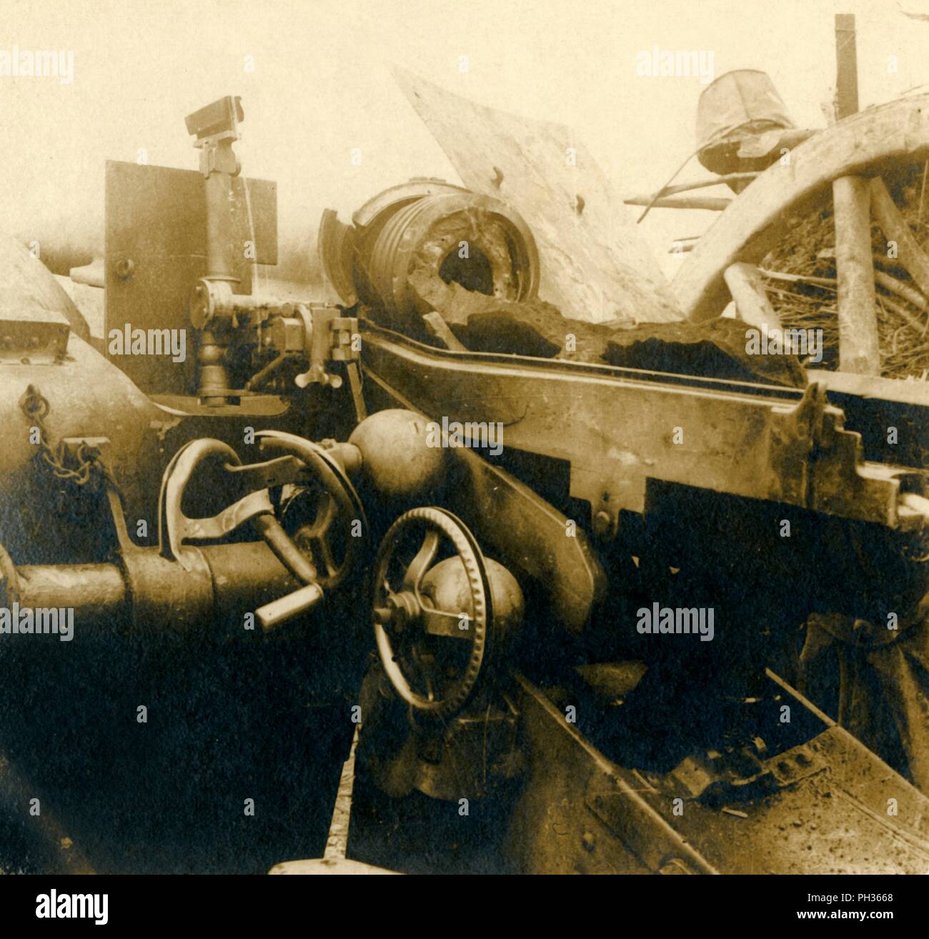 Ww1 cannon hi-res stock photography and images - Alamy