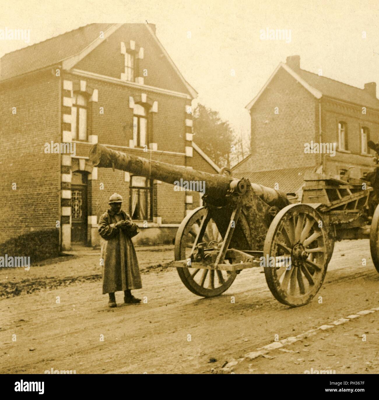Paris gun ww1 hi-res stock photography and images - Alamy