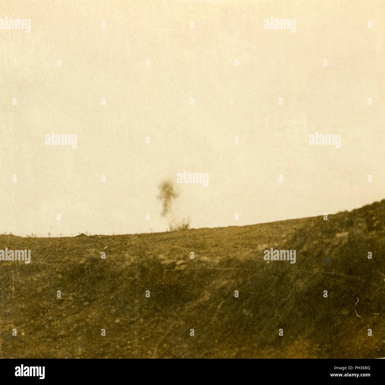 Bombs shells ww1 hi-res stock photography and images - Alamy