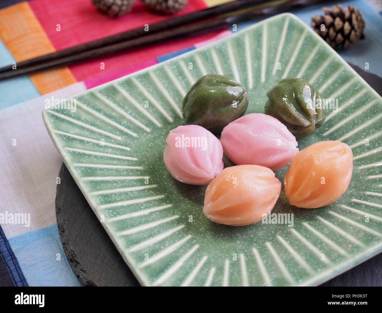 Korean food Songpyeon, Honey-filled Rice Cake Stock Photo - Alamy