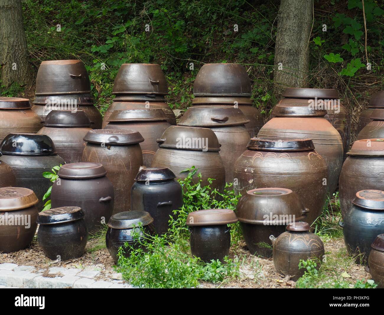 Beautiful traditional korean jar hi-res stock photography and images ...
