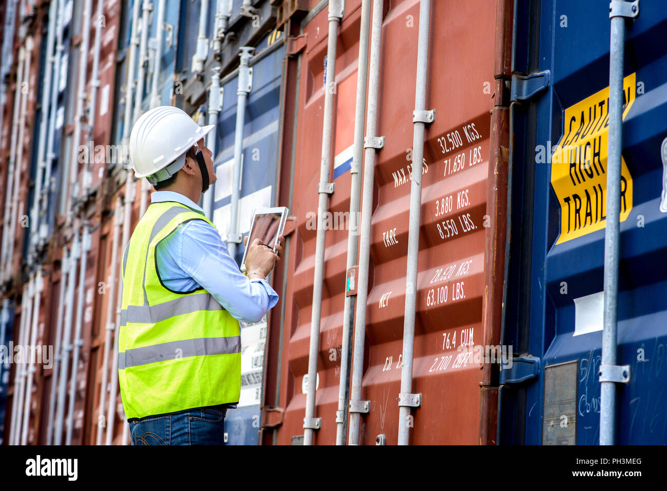Foreman control loading Containers box from Cargo freight ship for ...