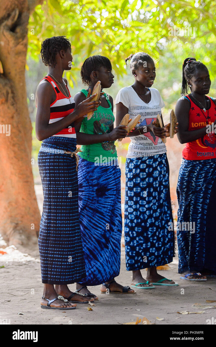 Senegal women dance hi-res stock photography and images - Alamy