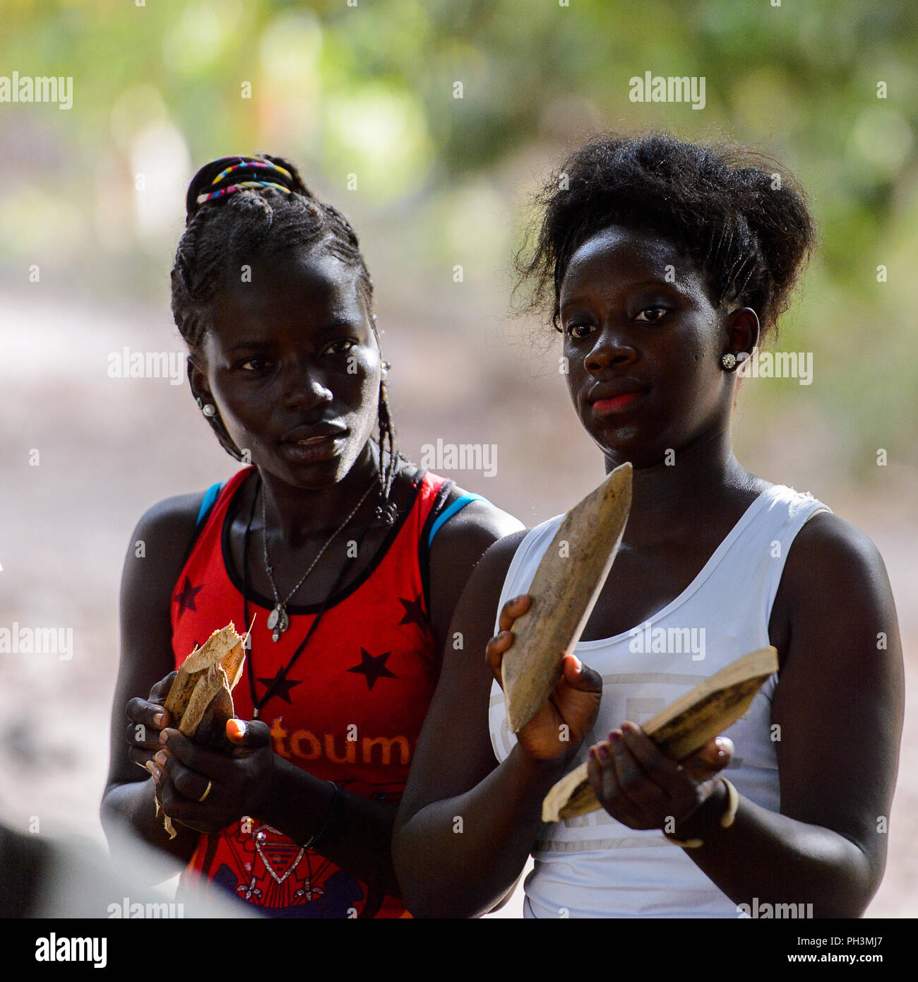 Senegal women dance hi-res stock photography and images - Alamy