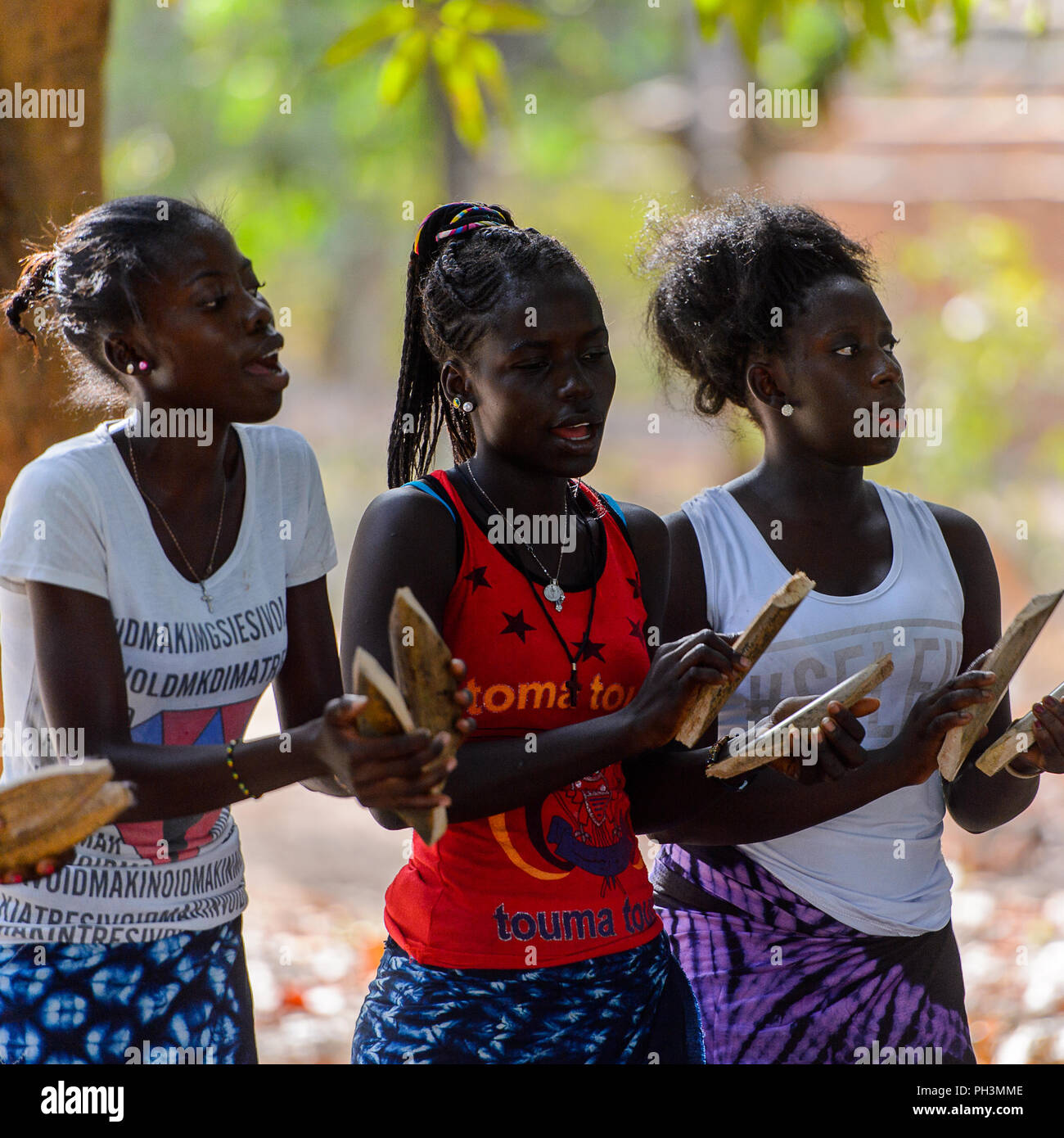 Senegal women dance hi-res stock photography and images - Alamy