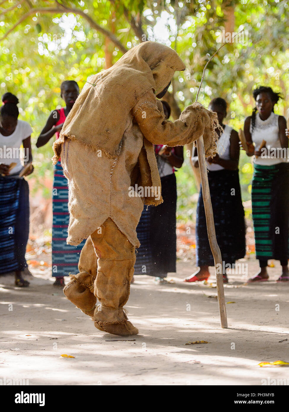 Fore people tribe hi-res stock photography and images - Alamy