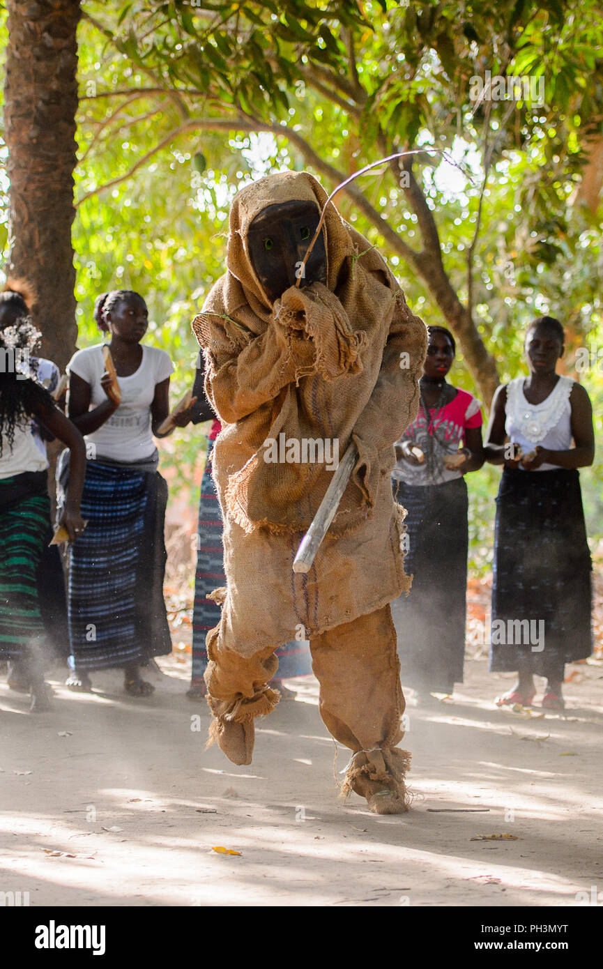 Fore people tribe hi-res stock photography and images - Alamy