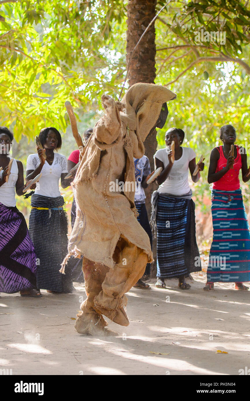 Fore people tribe hi-res stock photography and images - Alamy