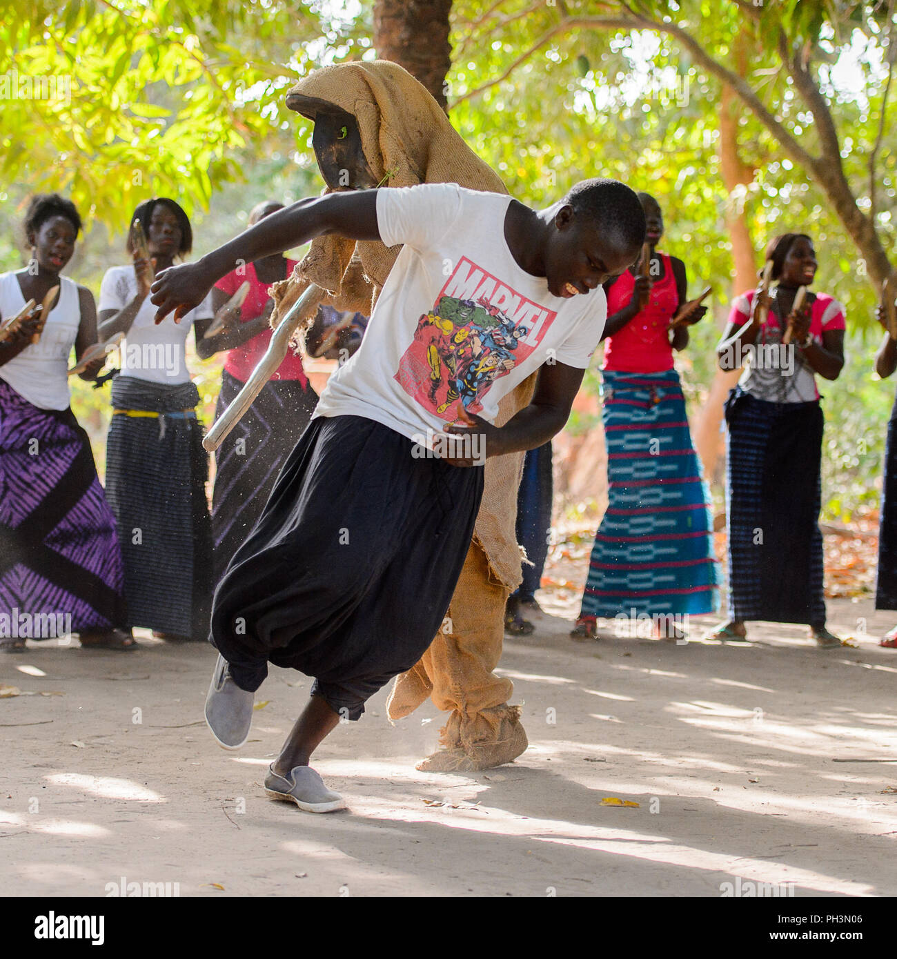 Fore people tribe hi-res stock photography and images - Alamy