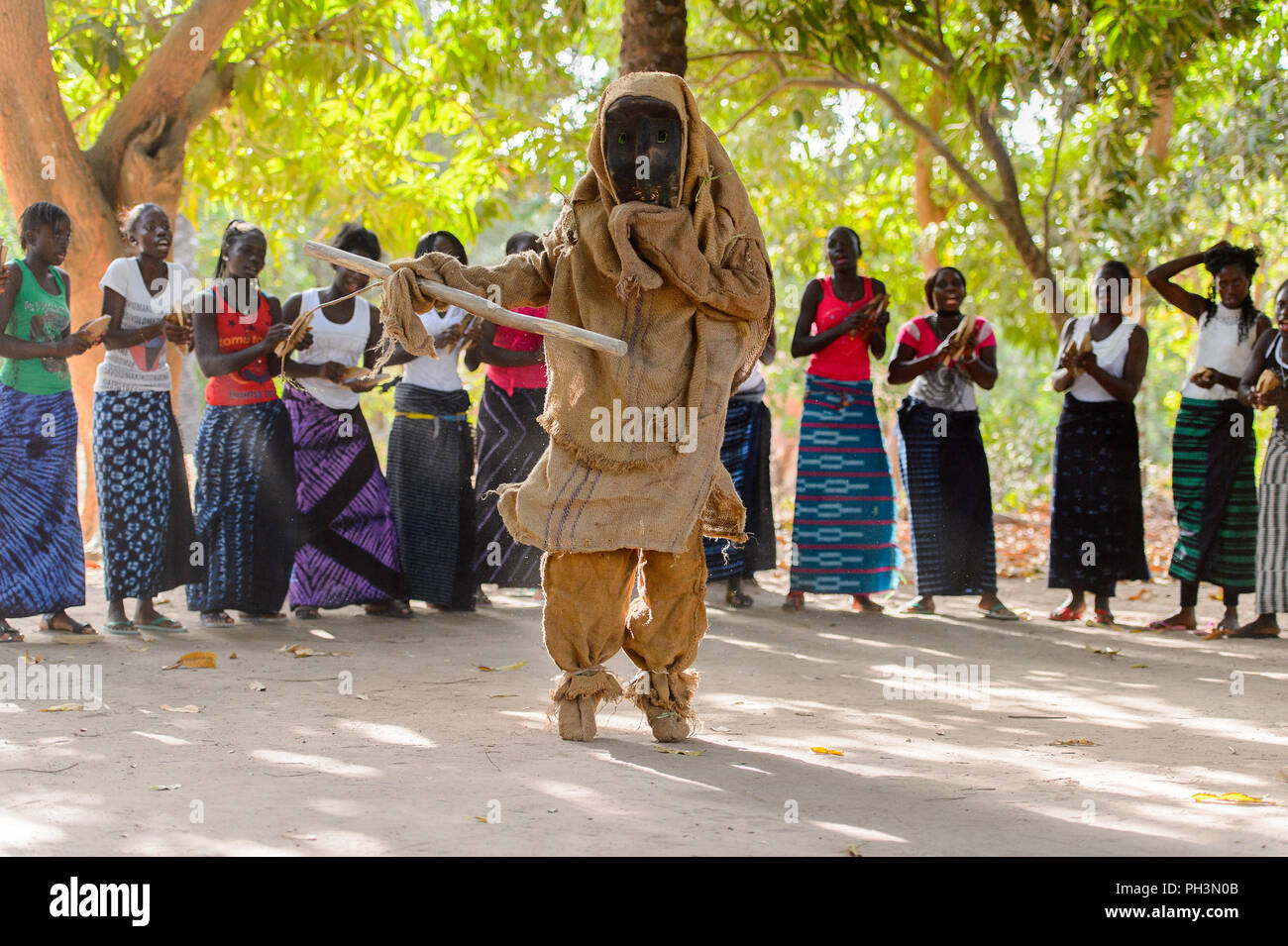 Fore people tribe hi-res stock photography and images - Alamy