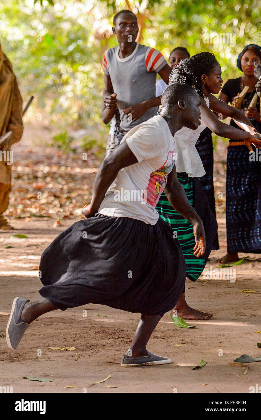 Diola people hi-res stock photography and images - Alamy