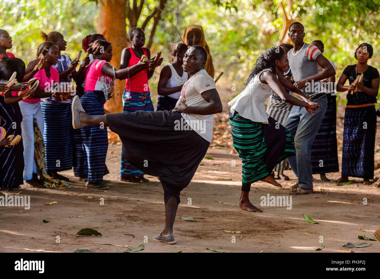 Diola people hi-res stock photography and images - Alamy