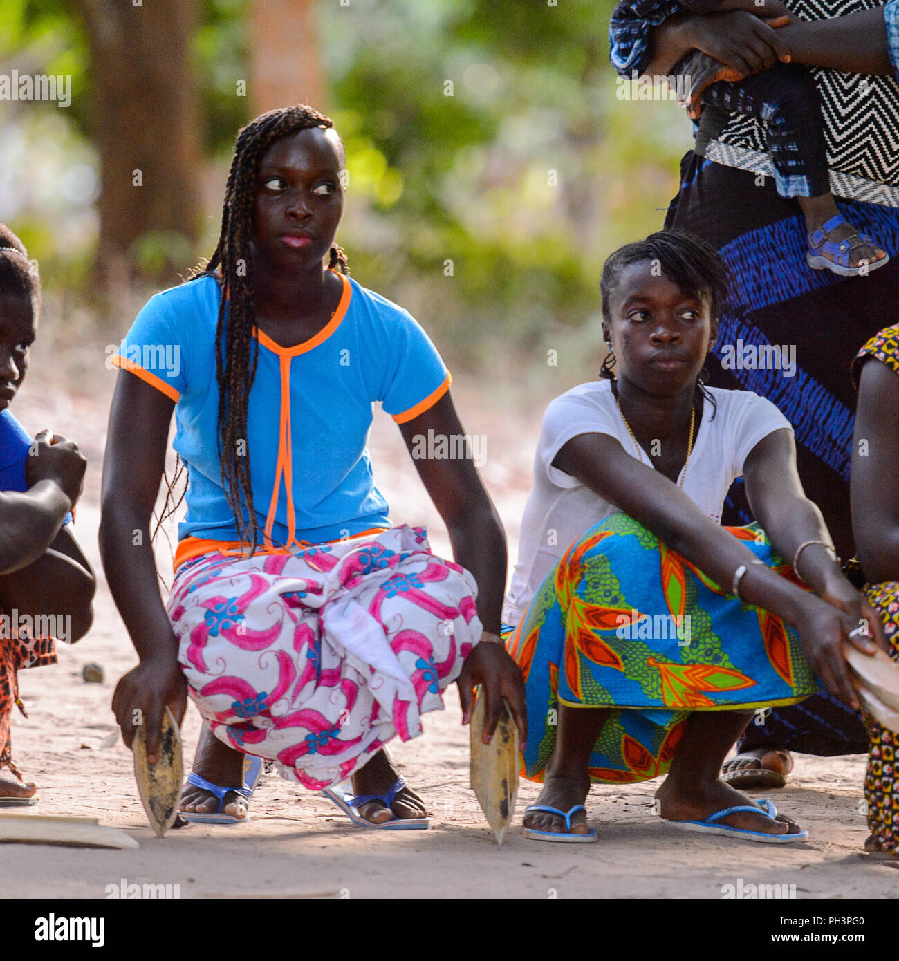 Senegal women dance hi-res stock photography and images - Alamy