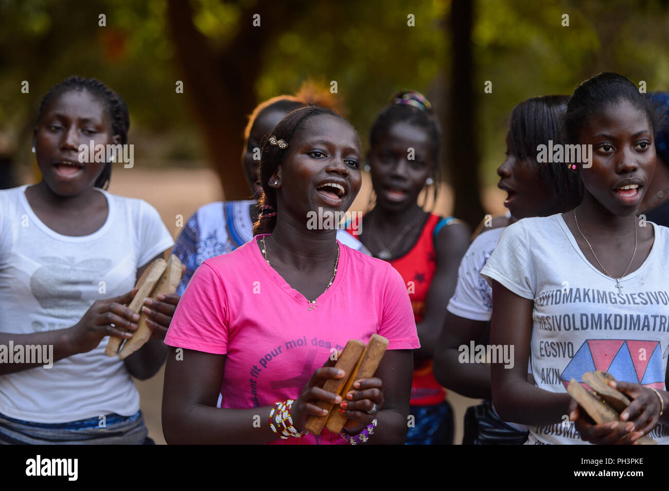 Diola people hi-res stock photography and images - Alamy