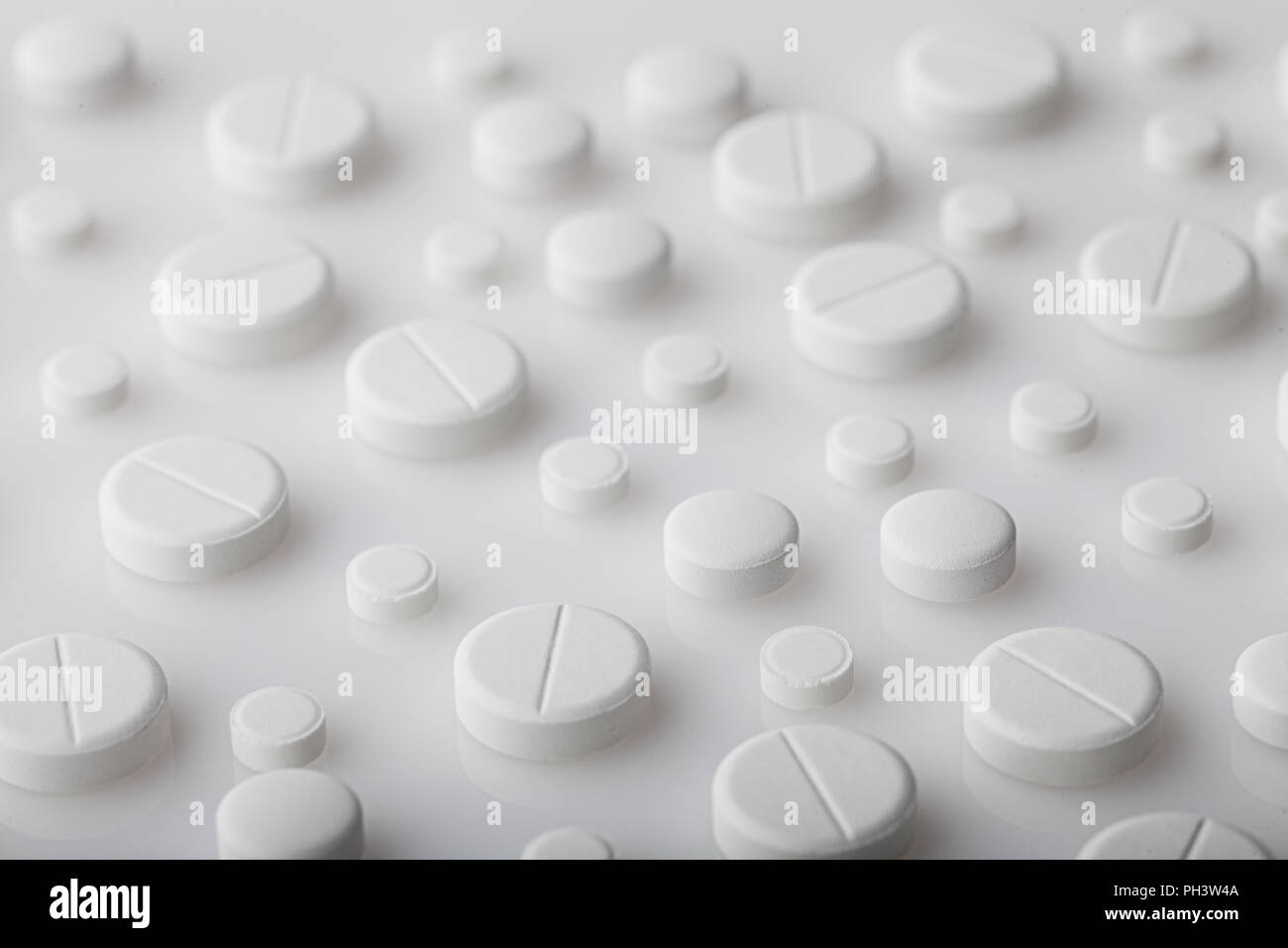 pills background, tablets on a white background Stock Photo - Alamy