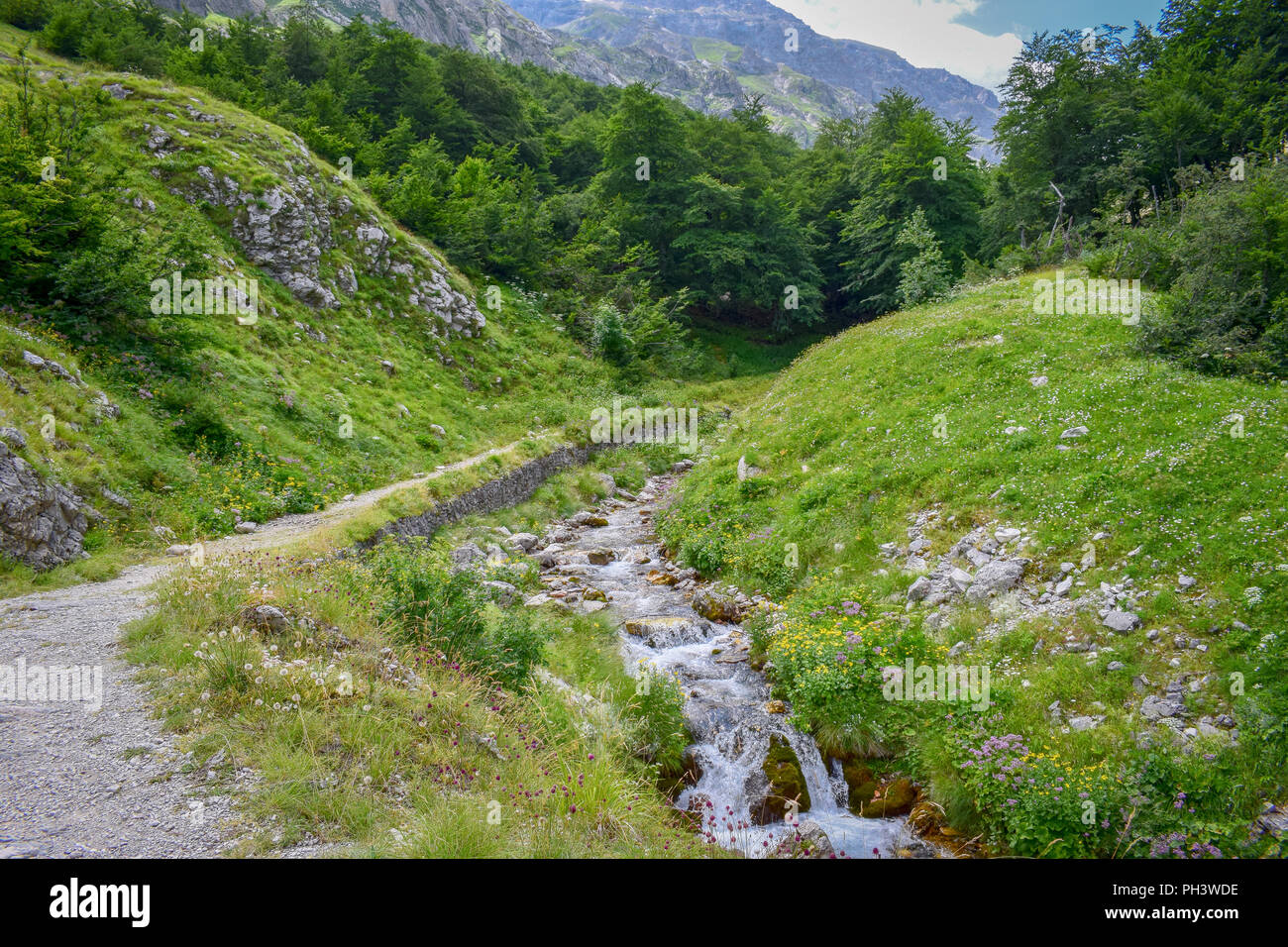 A path of access to Corno Piccolo from the Gran Sasso mountain chain ...