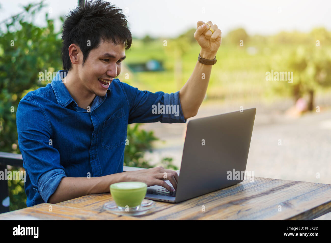 Successful man laptop table hi-res stock photography and images - Alamy