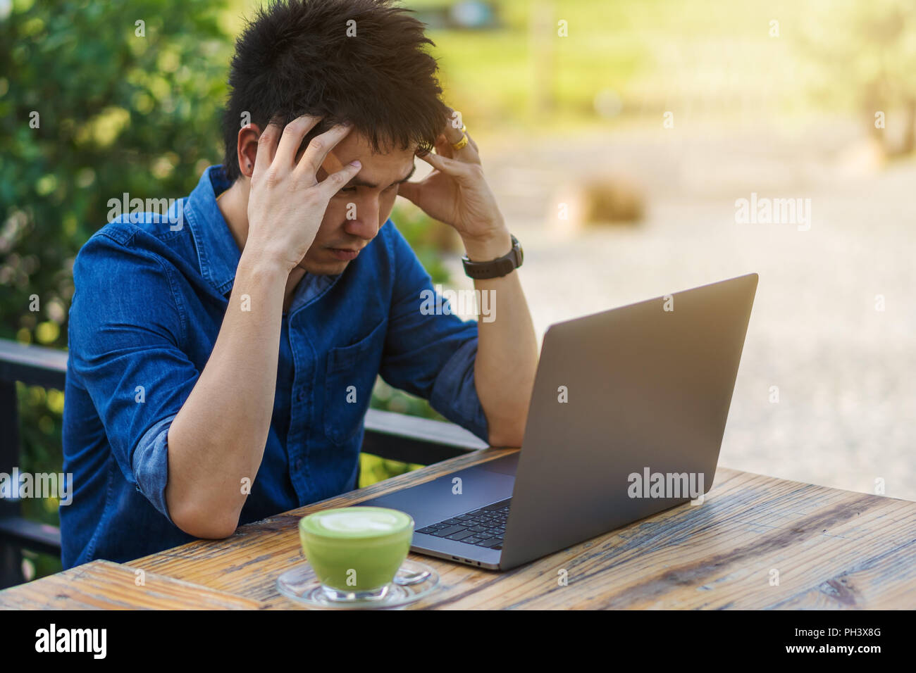 Angry white man computer hi-res stock photography and images - Alamy
